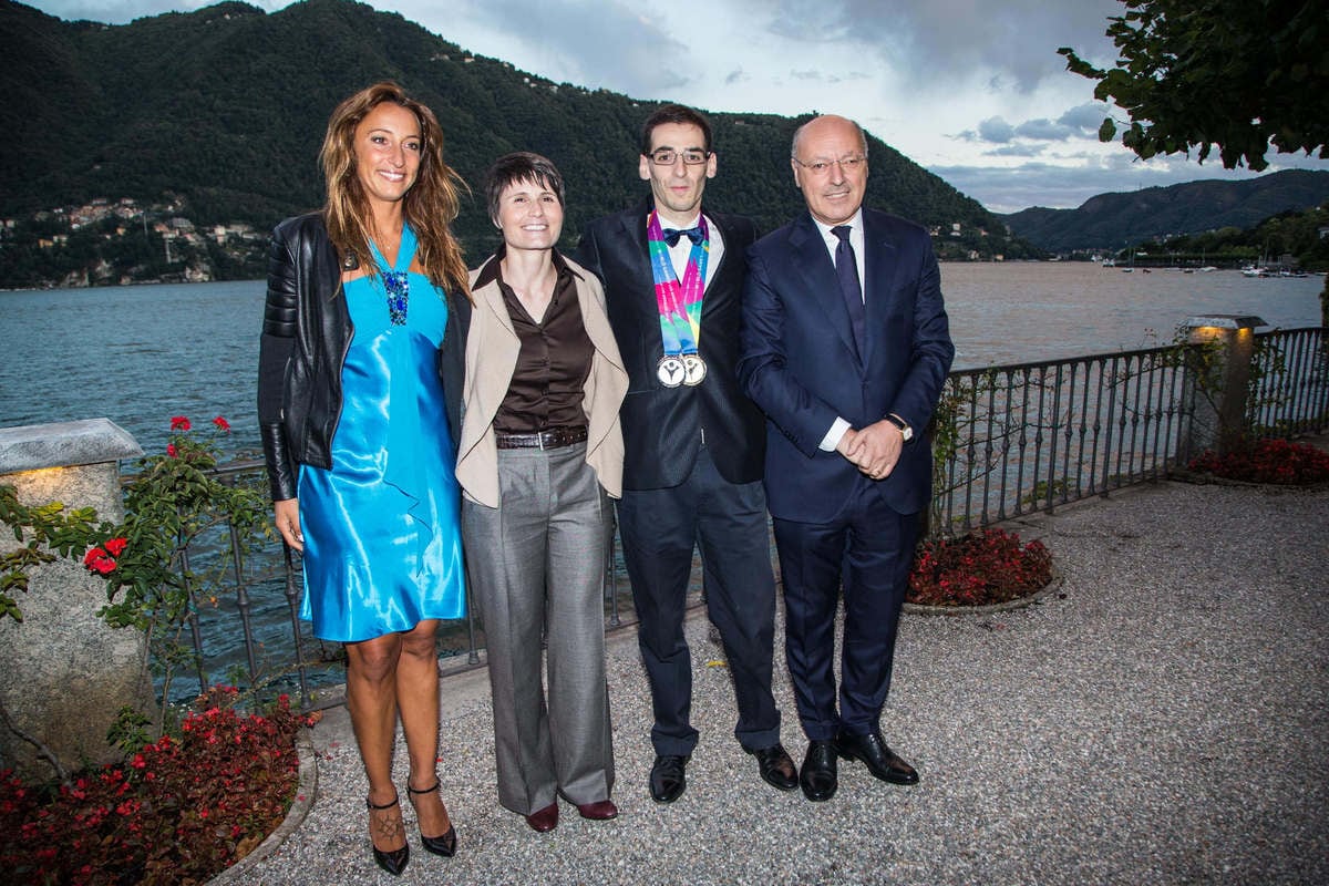 Marotta beato tra le donne a Cernobbio