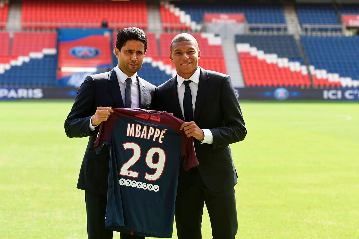 Psg, Mbappé si presenta: con lui anche la famiglia