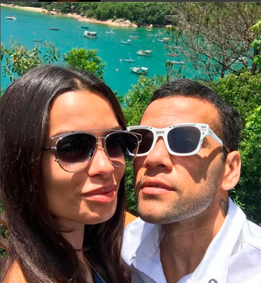 Lady Alves, gli scatti in spiaggia infiammano il web