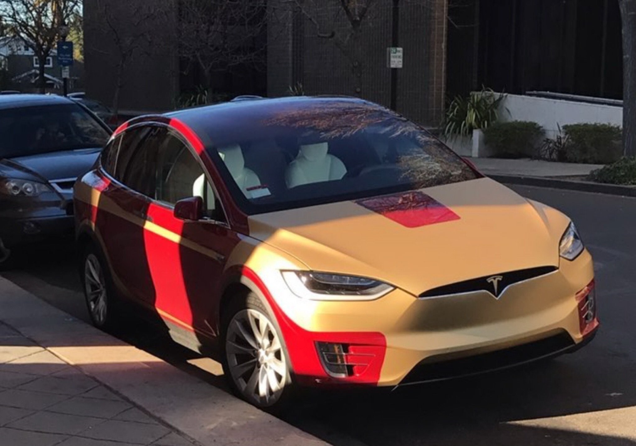 La Tesla Model X che richiama Iron Man - Le Foto