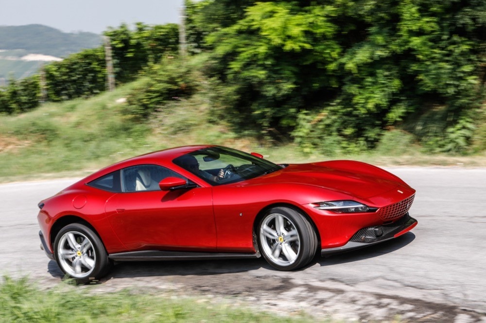 Nuova Ferrari Roma, le immagini del test drive