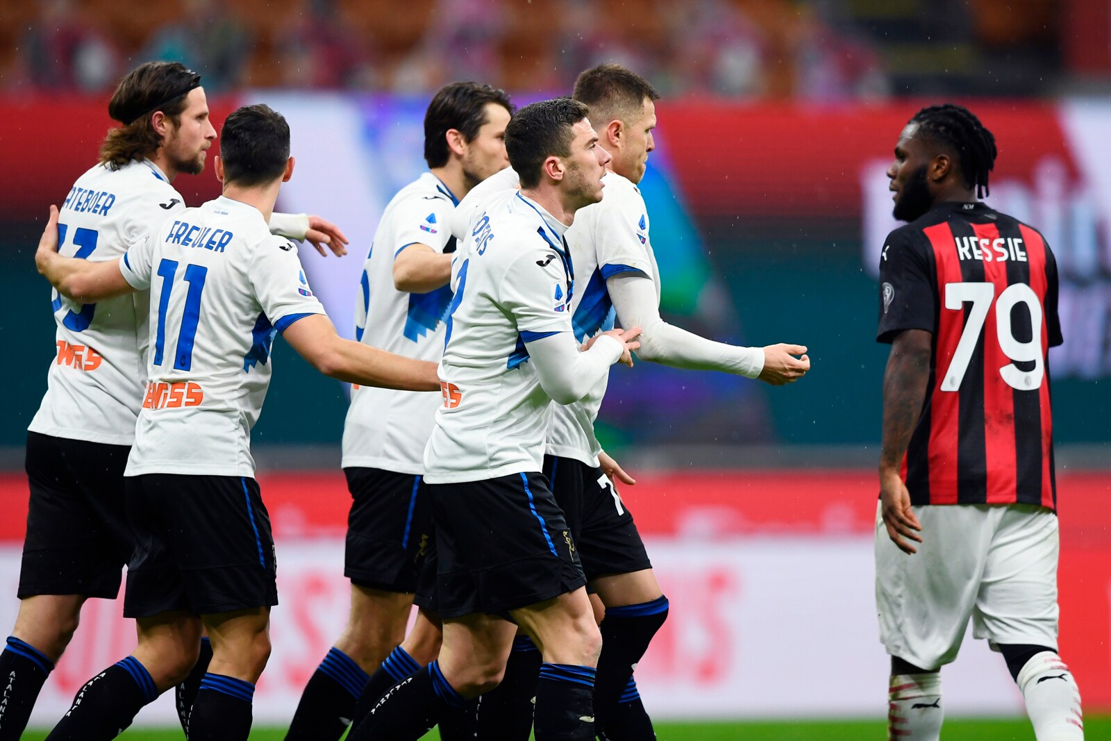 Atalanta show, tris al Milan! Inter, pari e furia Conte