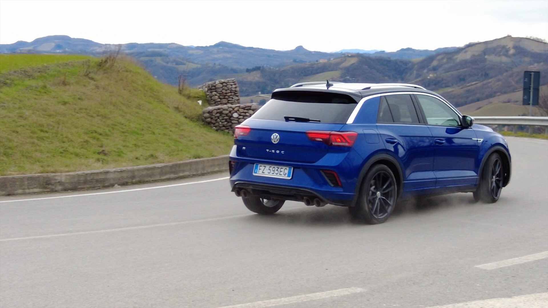 Volkswagen T-Roc R, il SUV da 300 cv alla prova