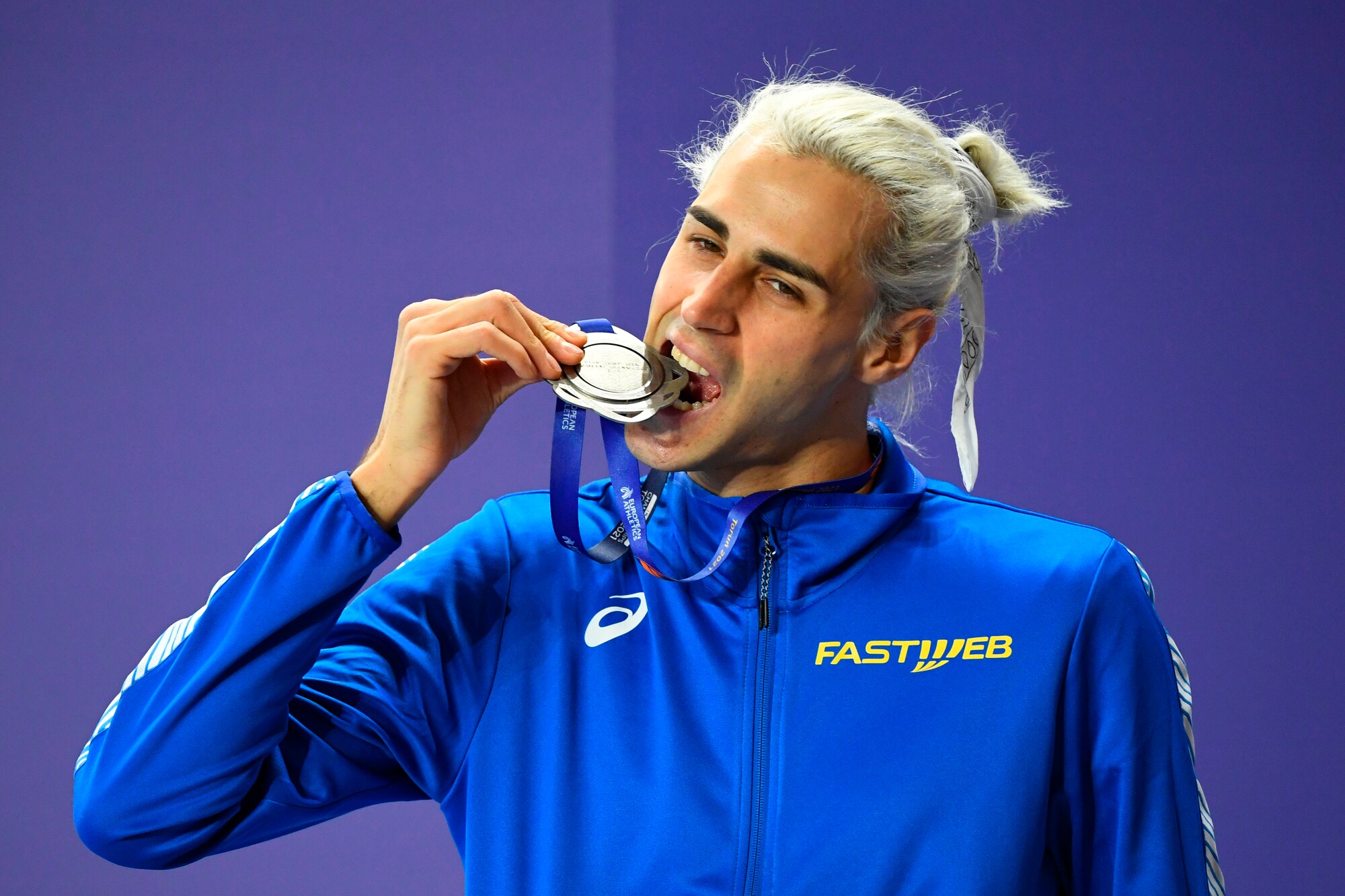 Tamberi stravolge il suo look: biondo platino e medaglia d'argento!