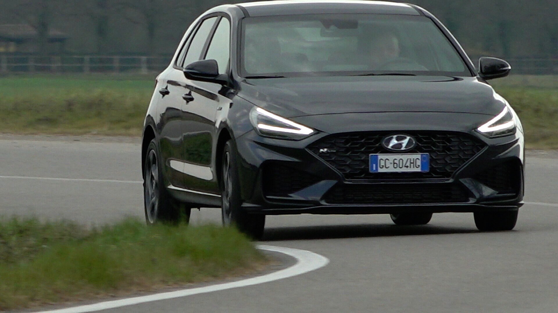 Hyundai i30 Hybrid T-GDi, il test su strada