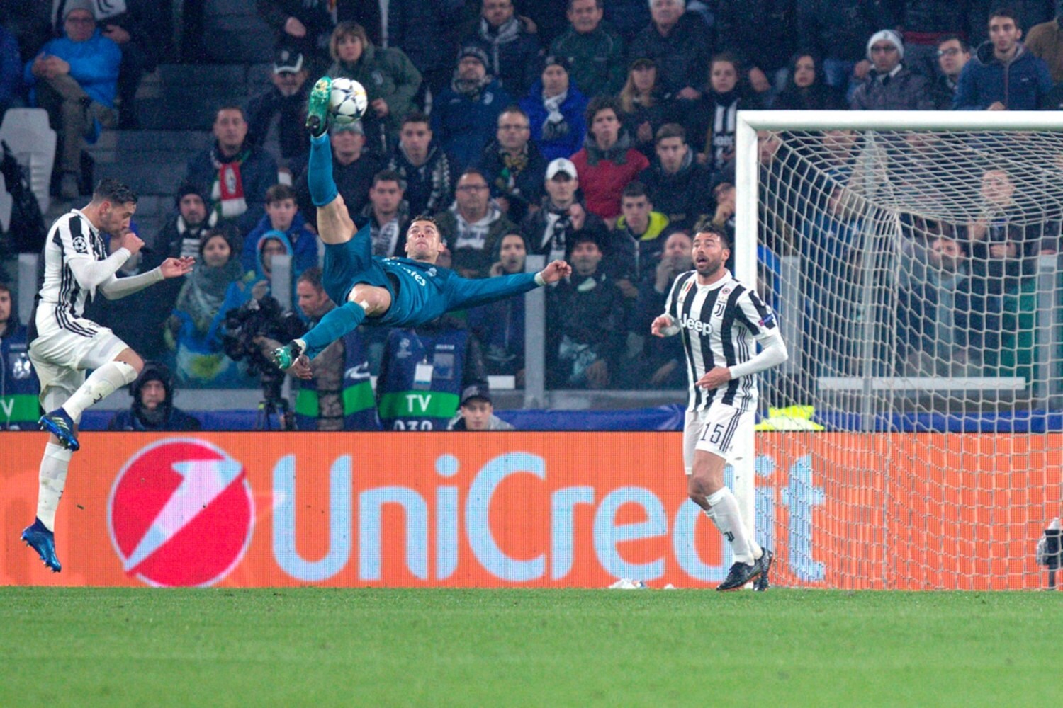 Uefa, la rovesciata di Ronaldo è il gol più bello della stagione