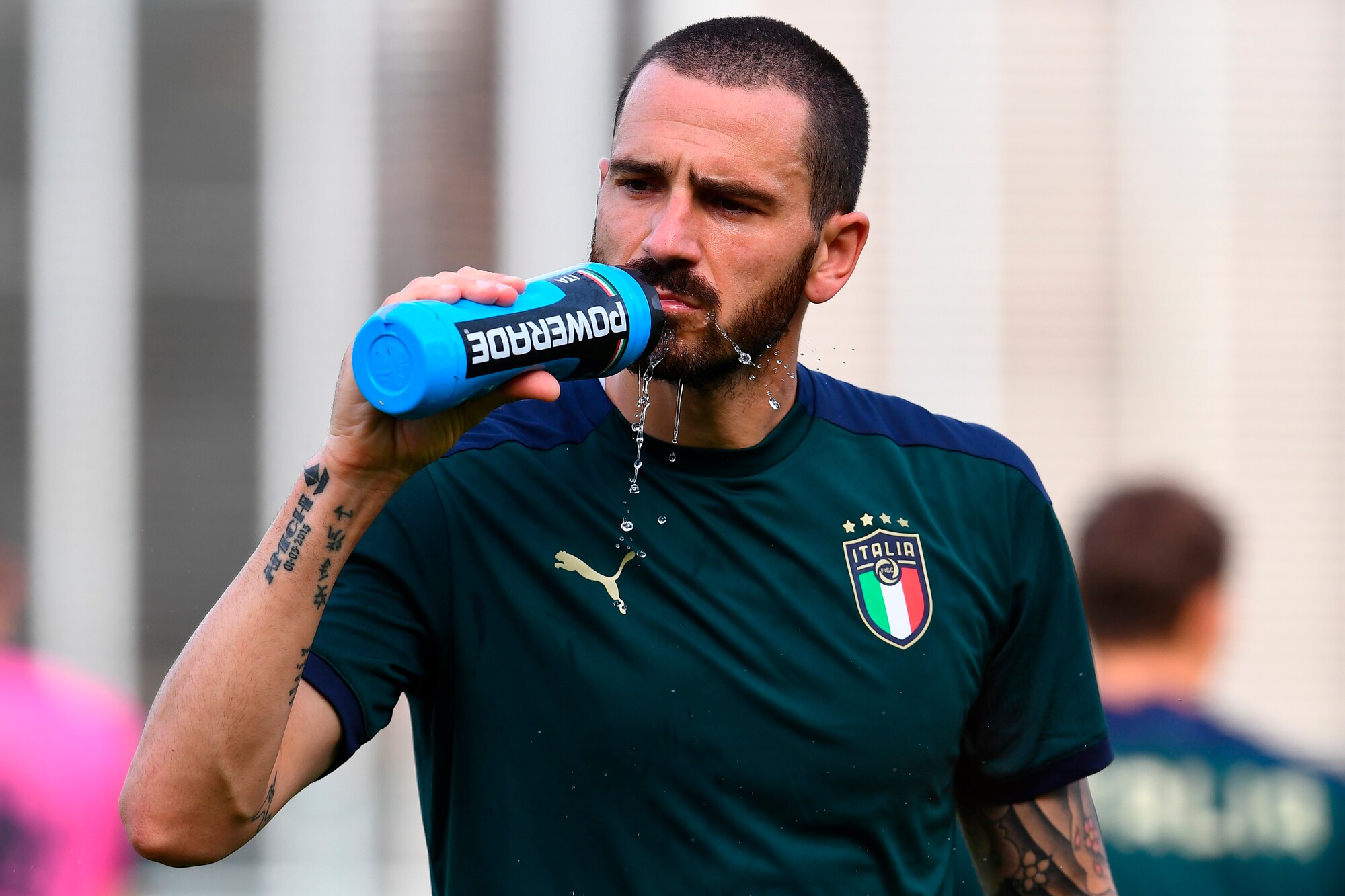 Italia, per Verratti gamba fasciata. Bonucci scherza con Immobile