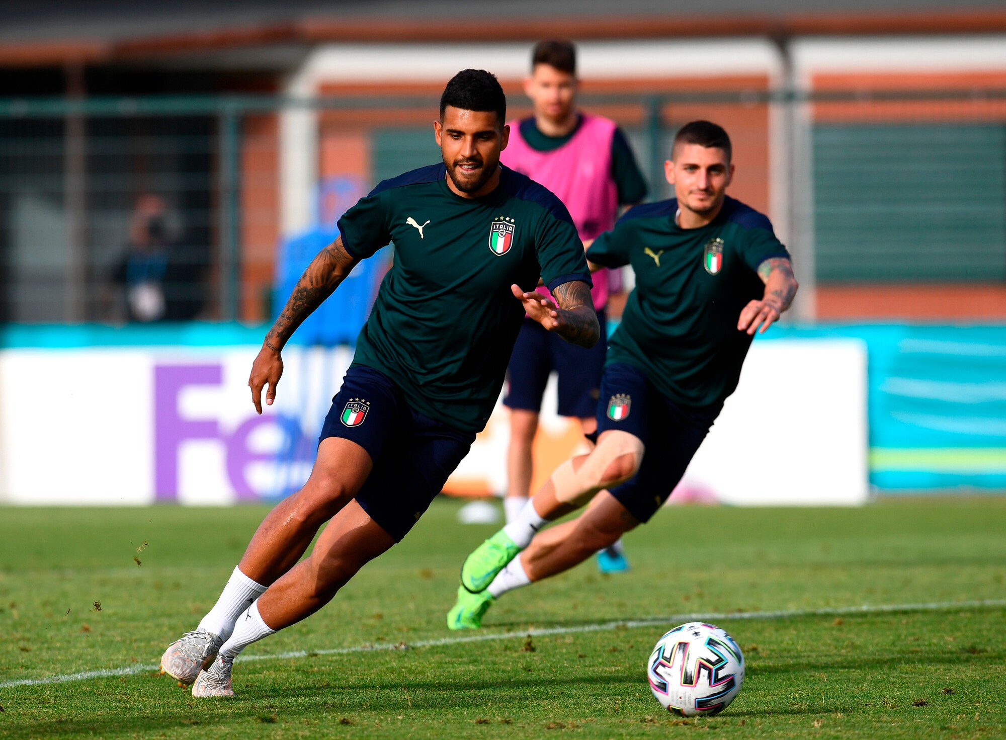 Italia, per Verratti gamba fasciata. Bonucci scherza con Immobile