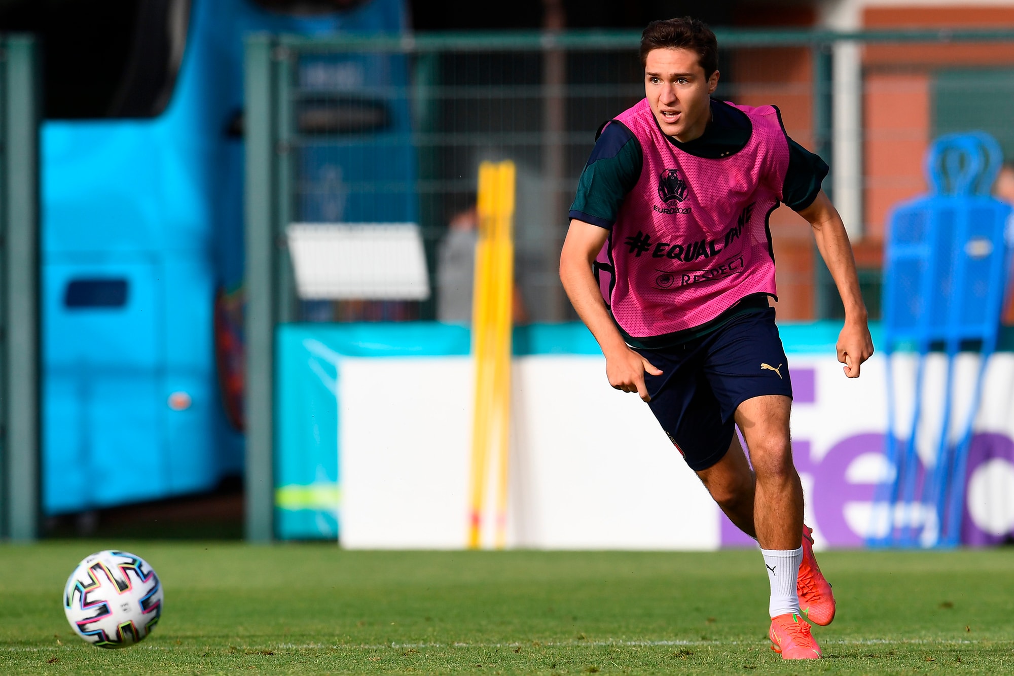 Italia, per Verratti gamba fasciata. Bonucci scherza con Immobile