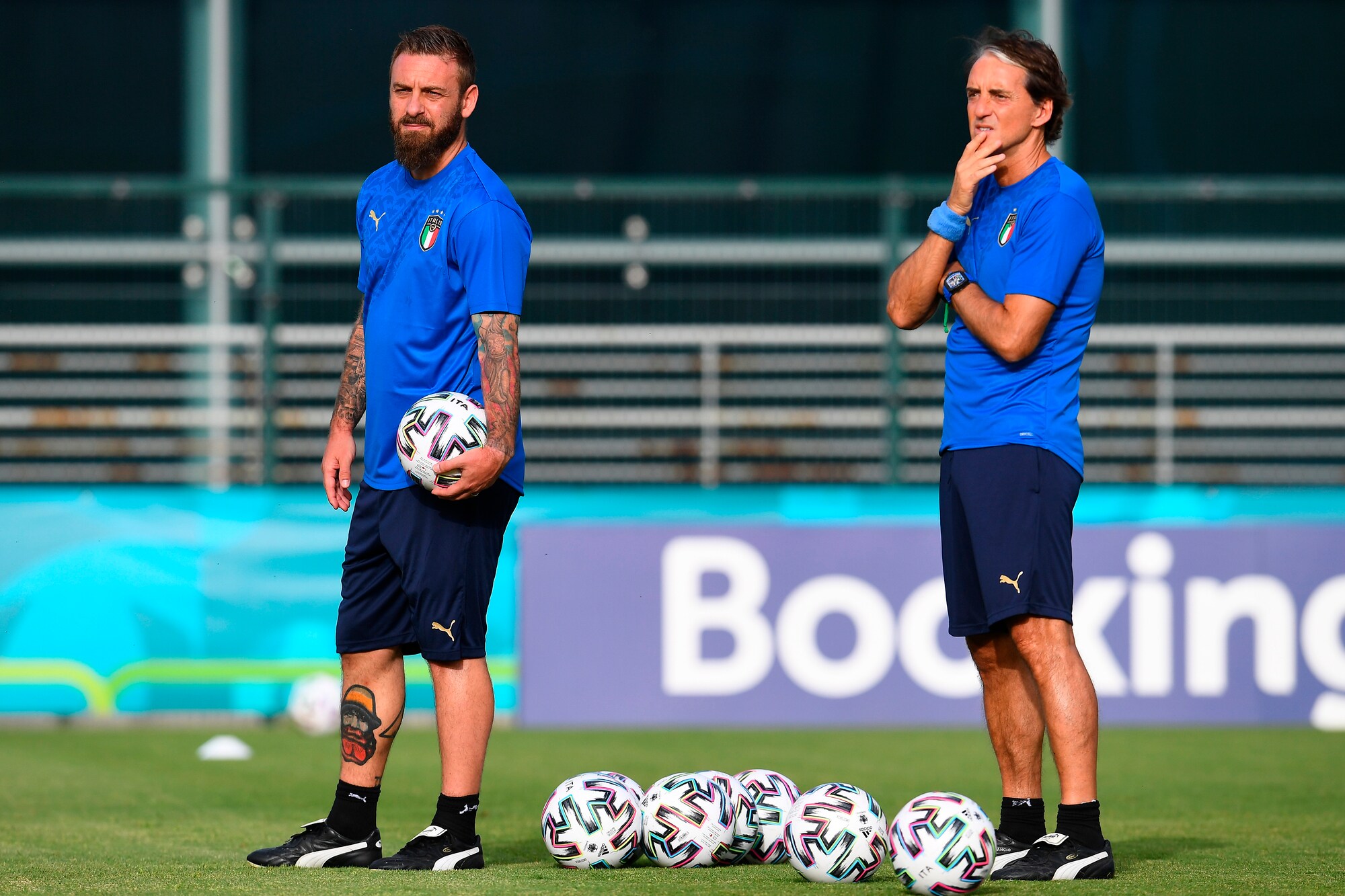 Italia, per Verratti gamba fasciata. Bonucci scherza con Immobile