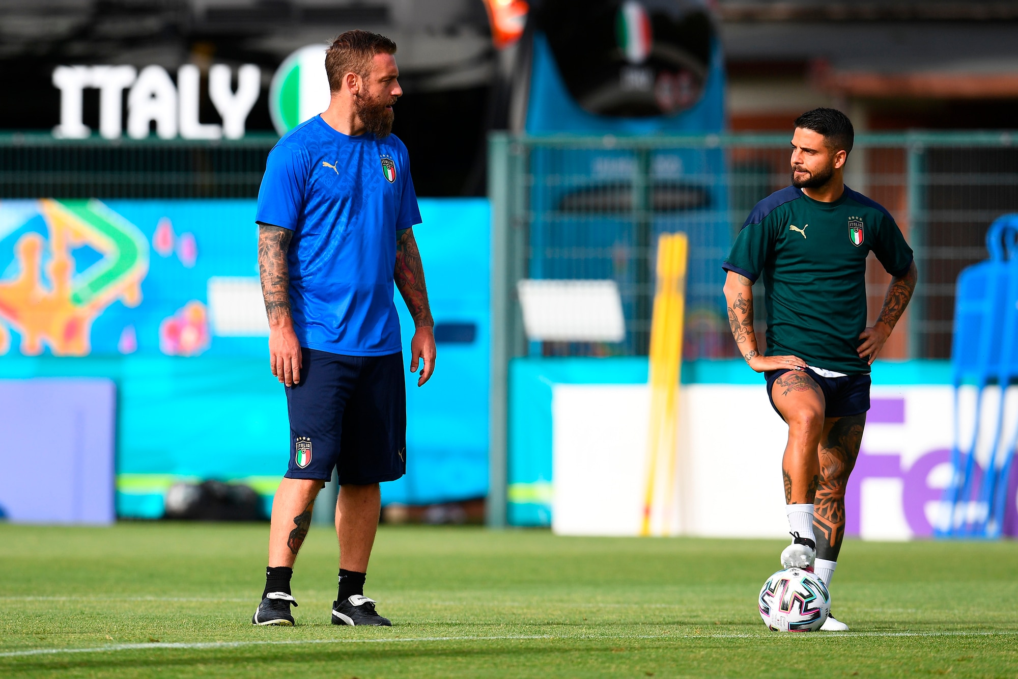 Italia, per Verratti gamba fasciata. Bonucci scherza con Immobile