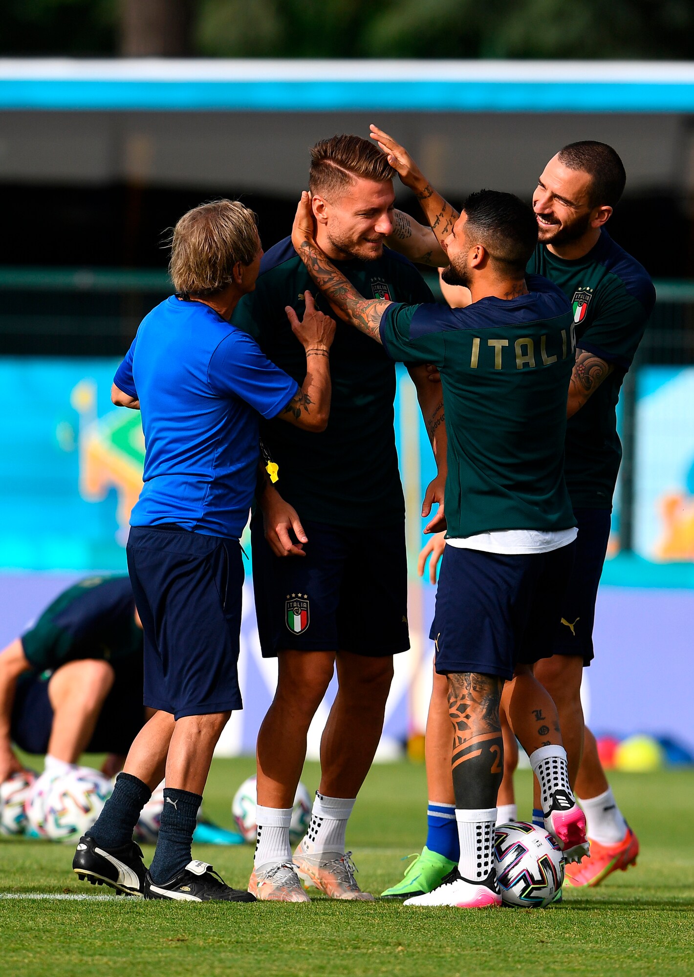 Italia, per Verratti gamba fasciata. Bonucci scherza con Immobile