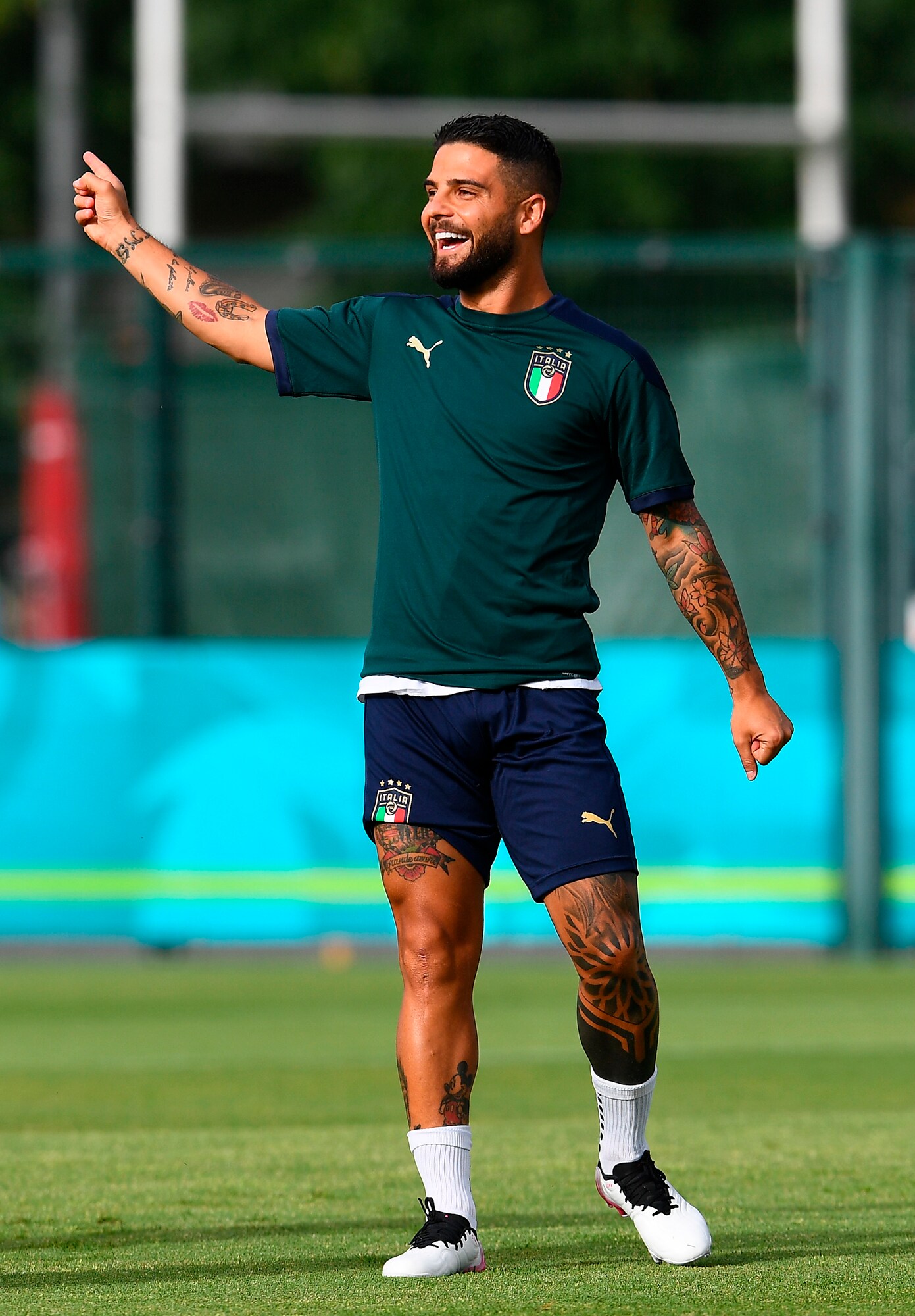 Italia, per Verratti gamba fasciata. Bonucci scherza con Immobile