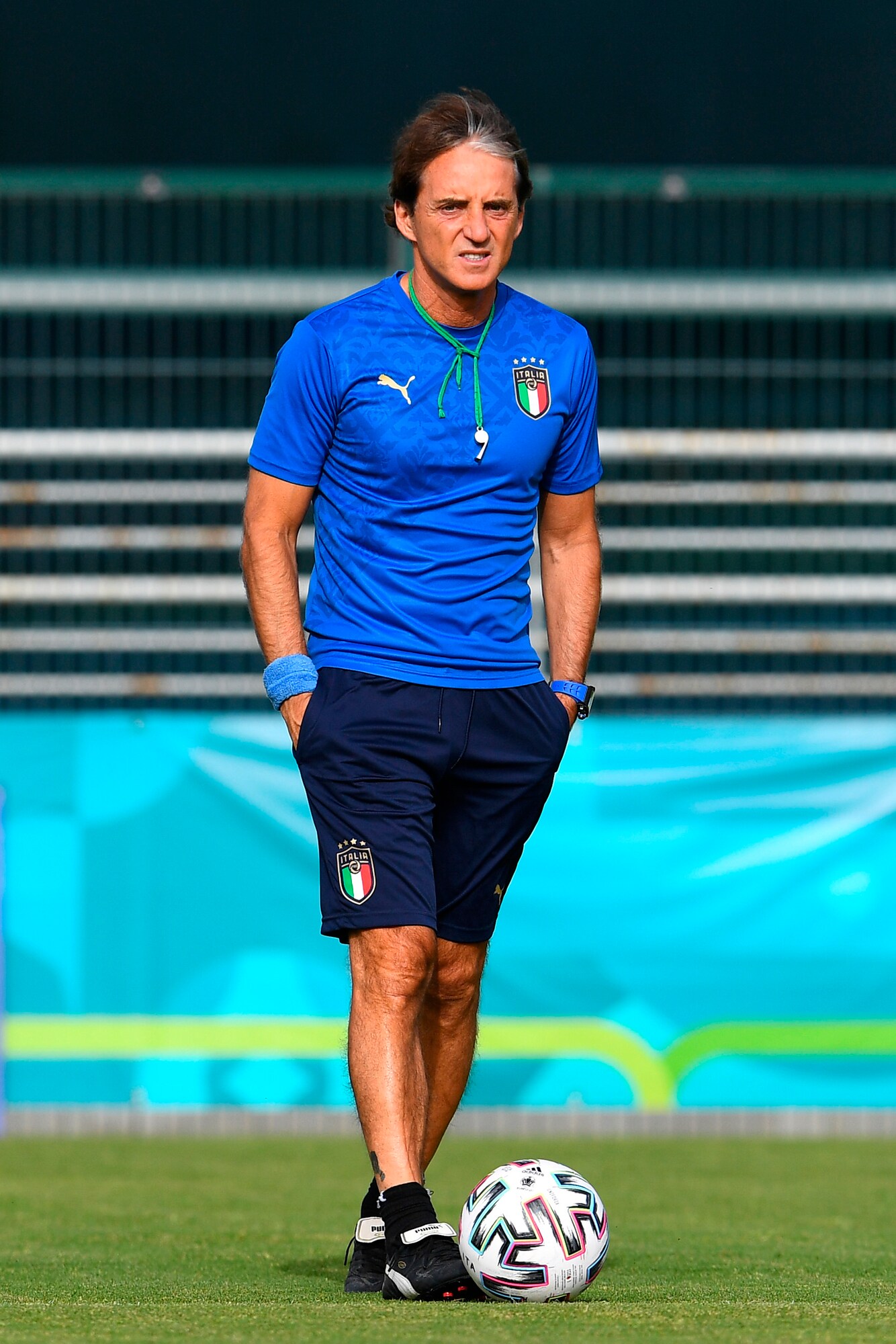 Italia, per Verratti gamba fasciata. Bonucci scherza con Immobile