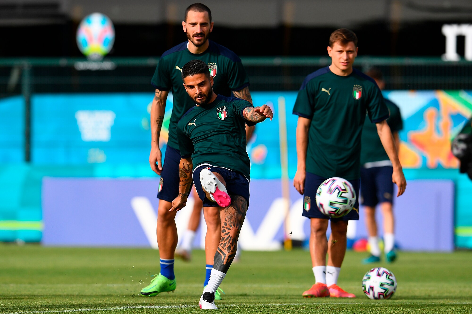 Italia, per Verratti gamba fasciata. Bonucci scherza con Immobile