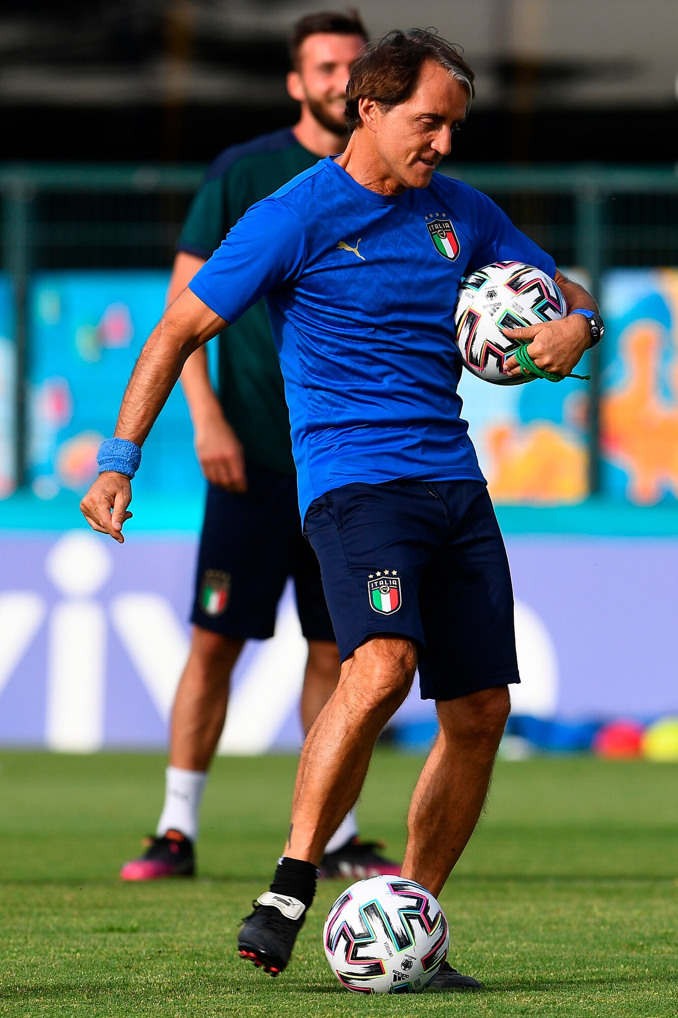 Italia, per Verratti gamba fasciata. Bonucci scherza con Immobile