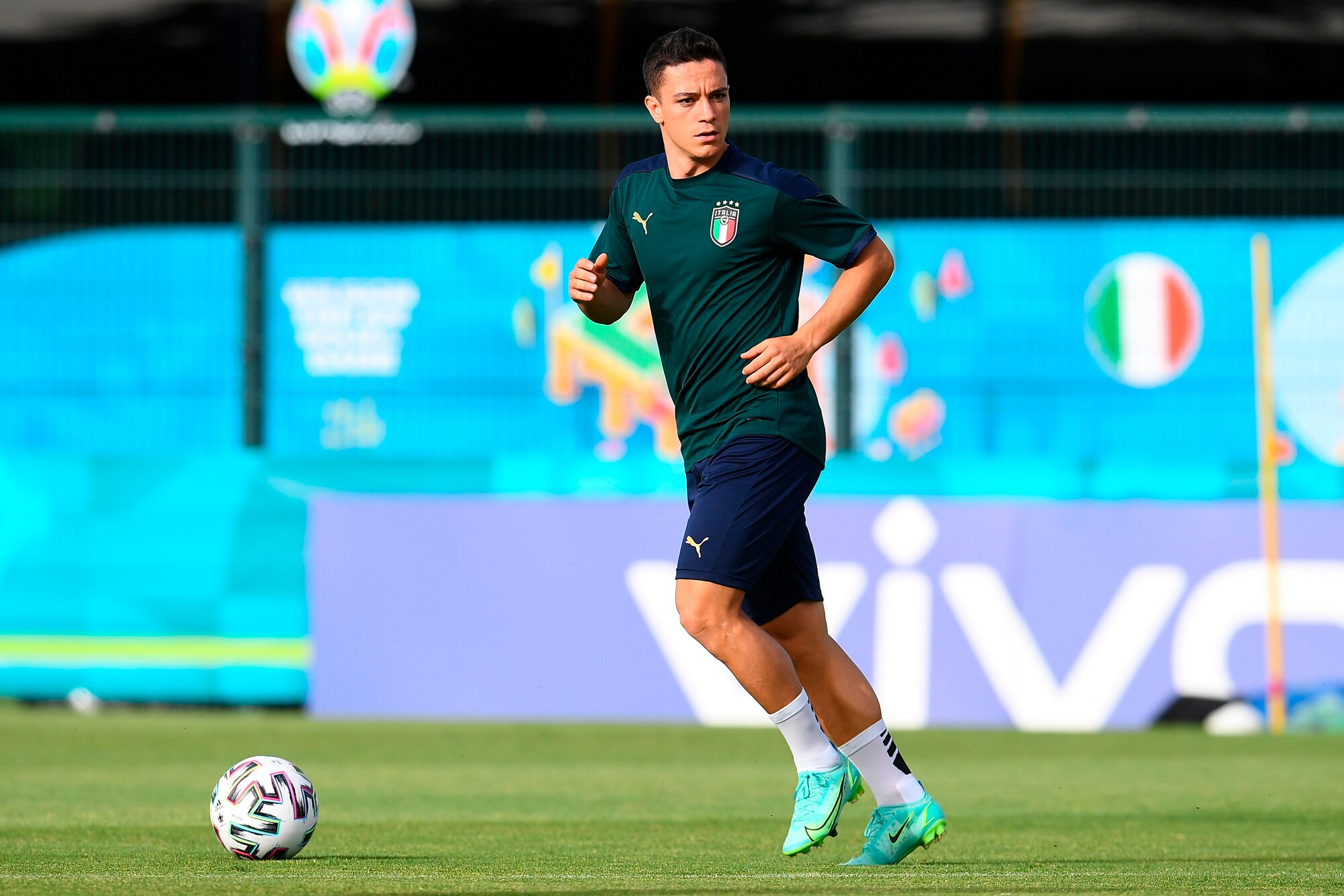 Italia, per Verratti gamba fasciata. Bonucci scherza con Immobile