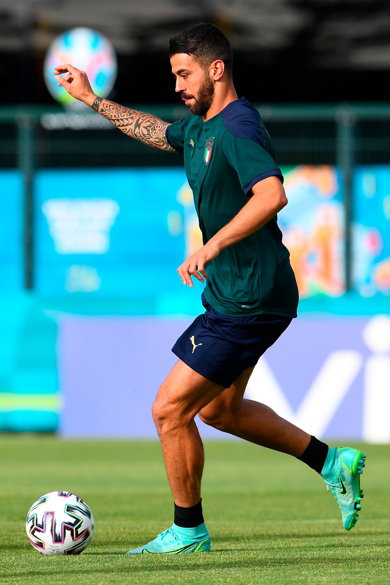 Italia, per Verratti gamba fasciata. Bonucci scherza con Immobile