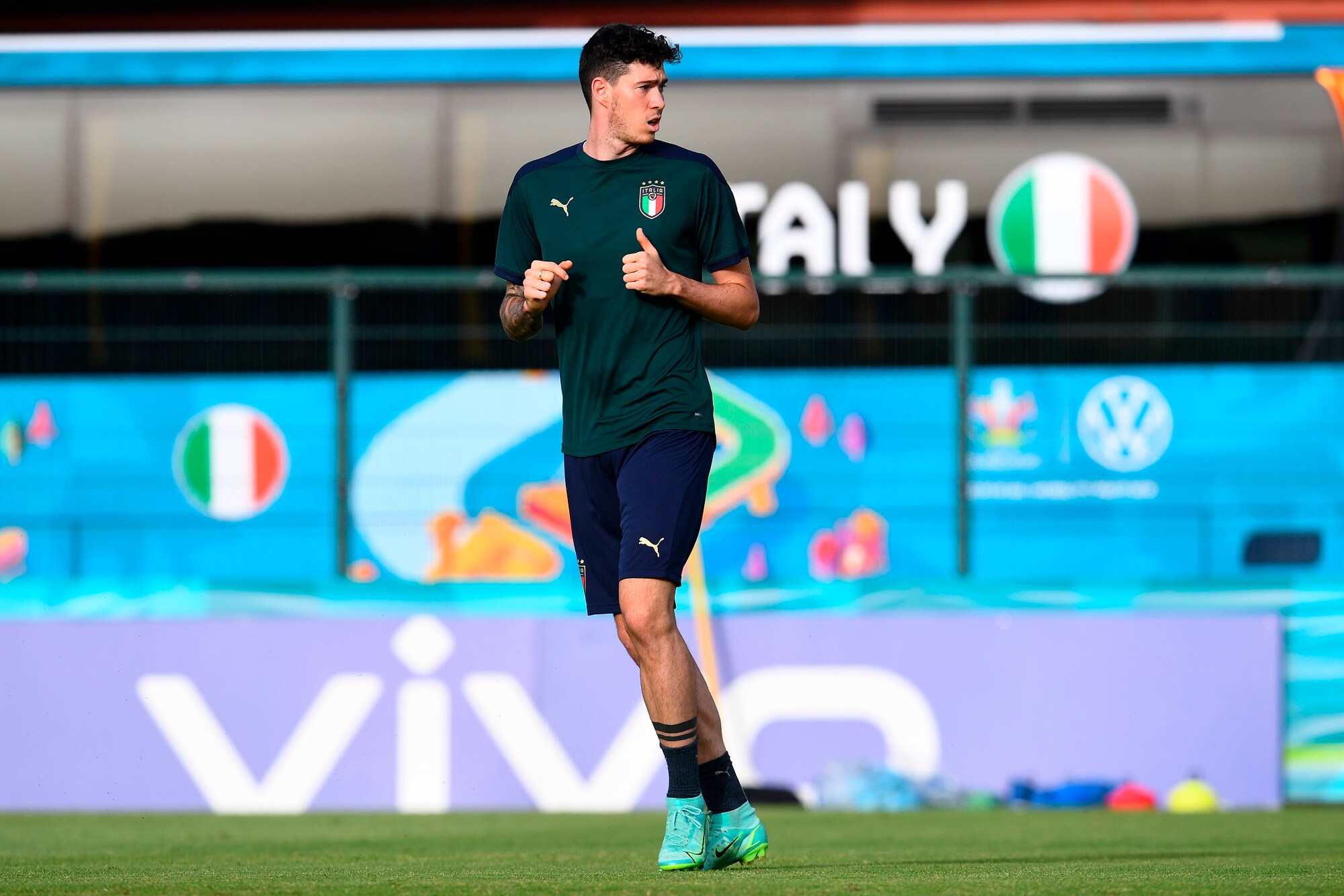 Italia, per Verratti gamba fasciata. Bonucci scherza con Immobile