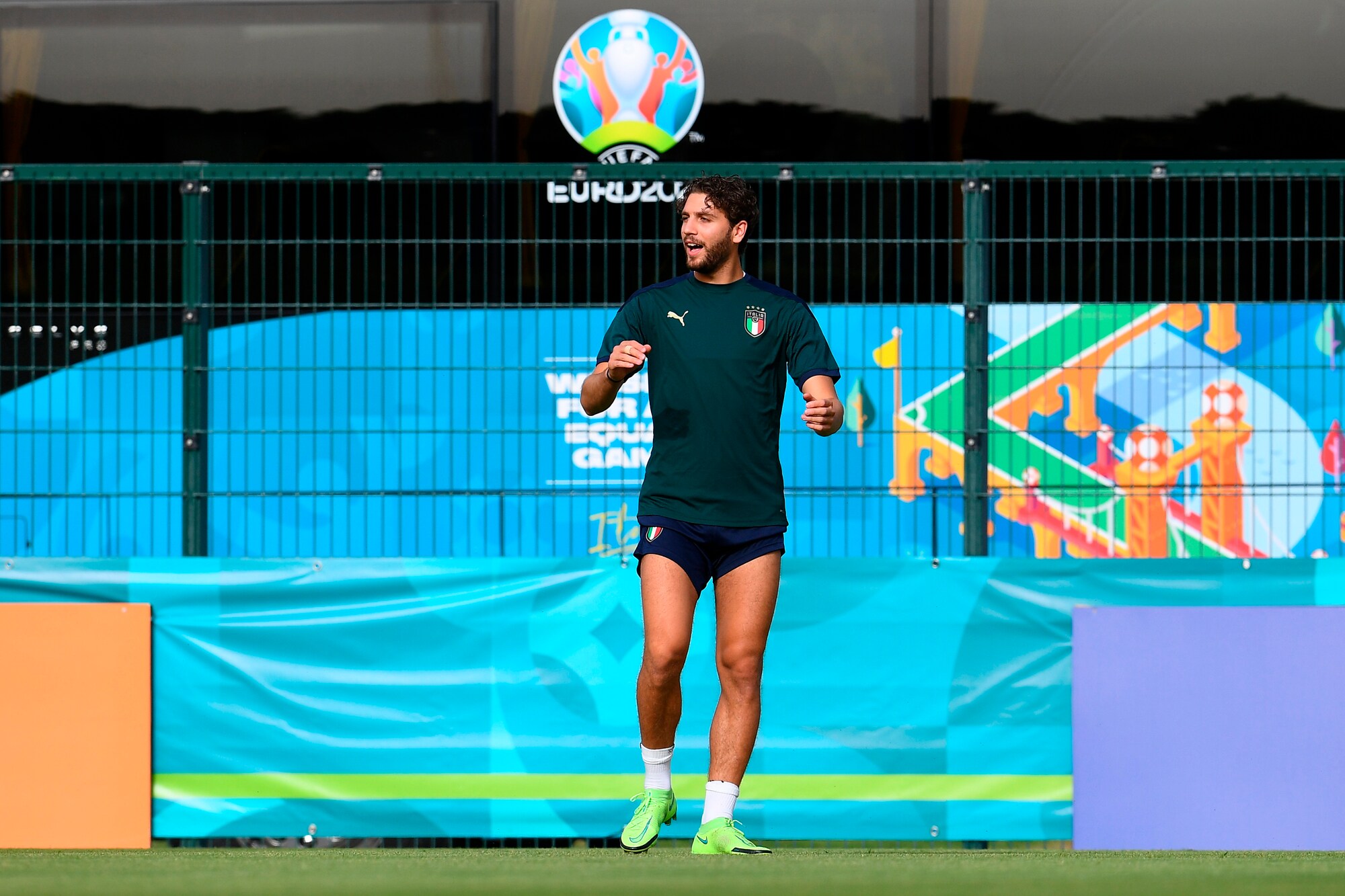 Italia, per Verratti gamba fasciata. Bonucci scherza con Immobile