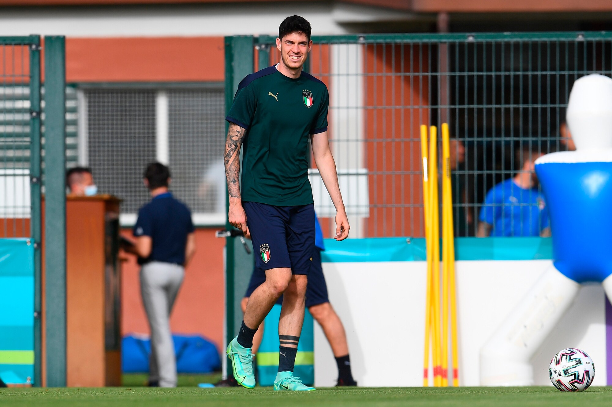 Italia, per Verratti gamba fasciata. Bonucci scherza con Immobile