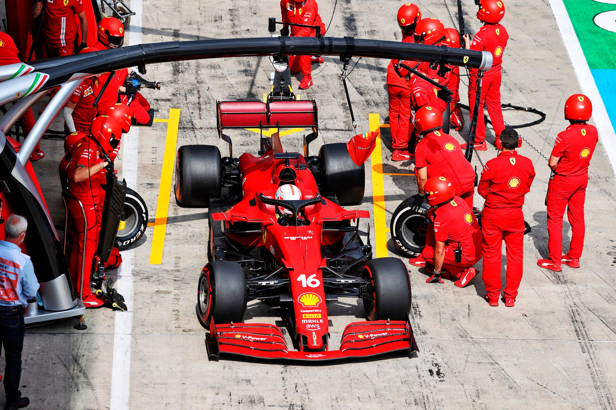 F1, Gp Stiria: Charles Leclerc costretto al pit-stop dopo un solo giro