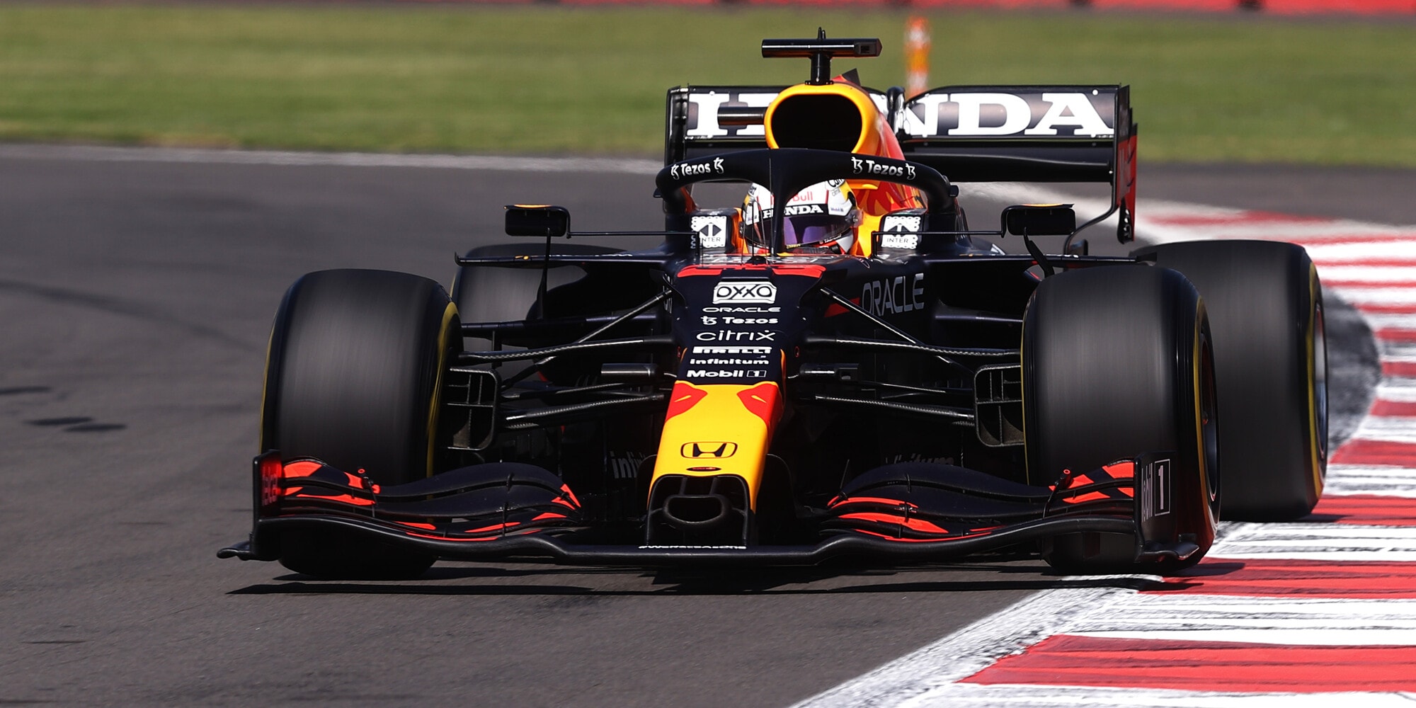 F1: dominio Verstappen in Messico davanti a Hamilton, quinto Leclerc