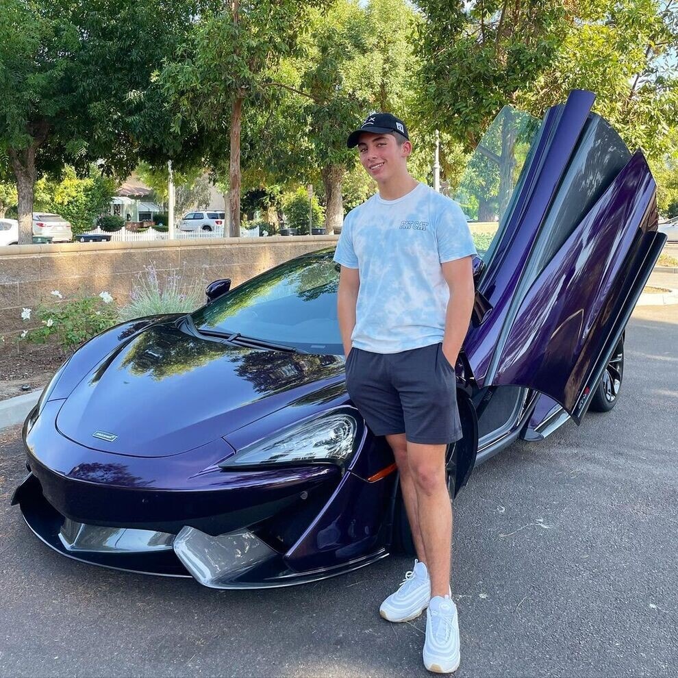 Donald Dougher, giovane miliardario: a 15 anni colleziona supercar!