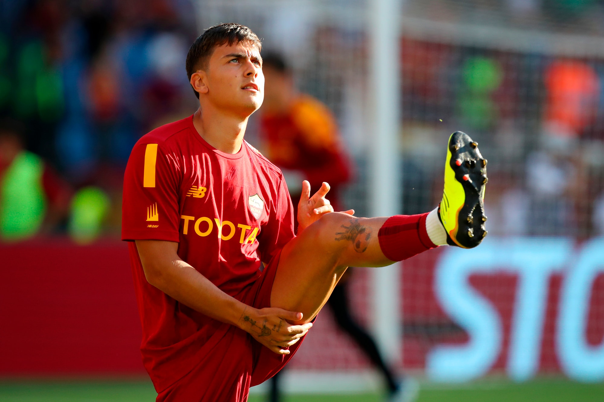 Roma capoccia: un'inzuccata di Smalling fa esplodere l'Olimpico