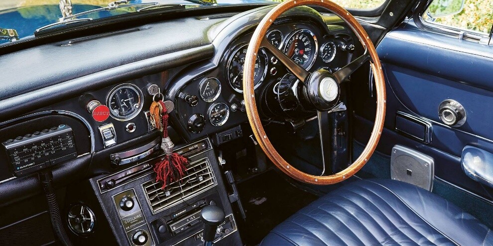 Re Carlo e la sua Aston Martin DB6: un legame che dura da 50 anni