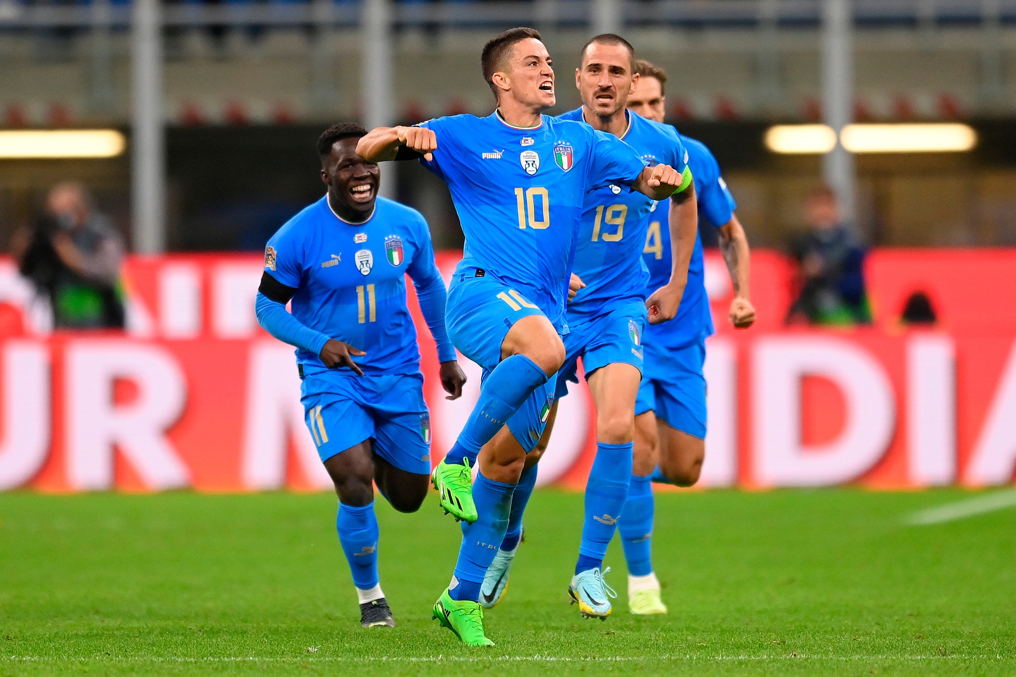 Raspadori, gol decisivo in Italia-Inghilterra ed esultanza con Bonucci