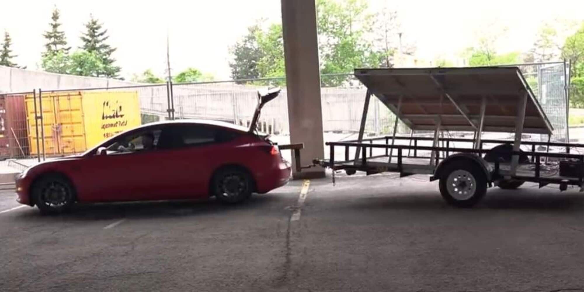 Dota la sua Tesla di un rimorchio solare: l'idea innovativa di uno YouTuber