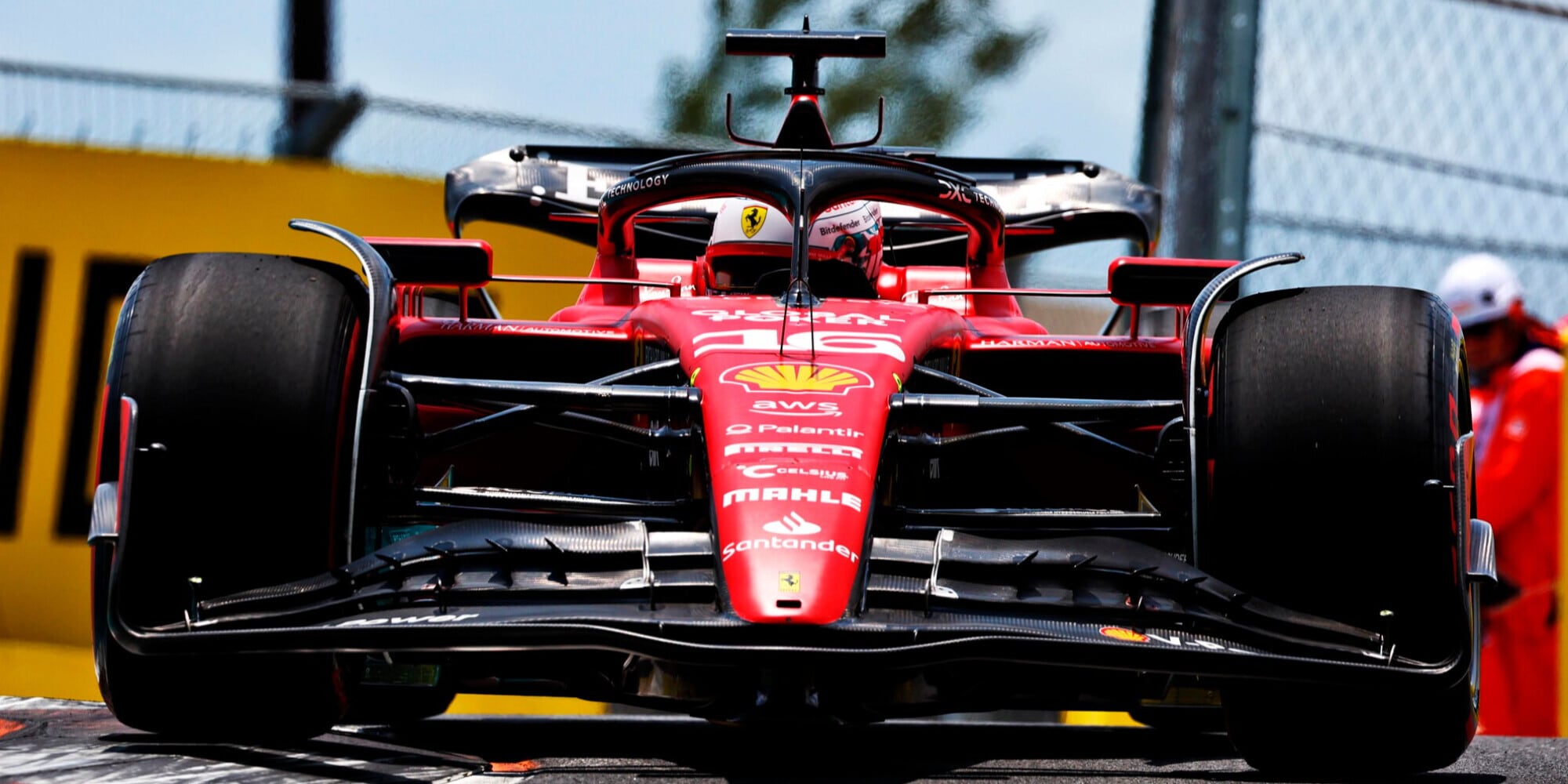 F1 Ferrari, Leclerc difeso da Vassuer: “Meglio così che avendo rimpianti”