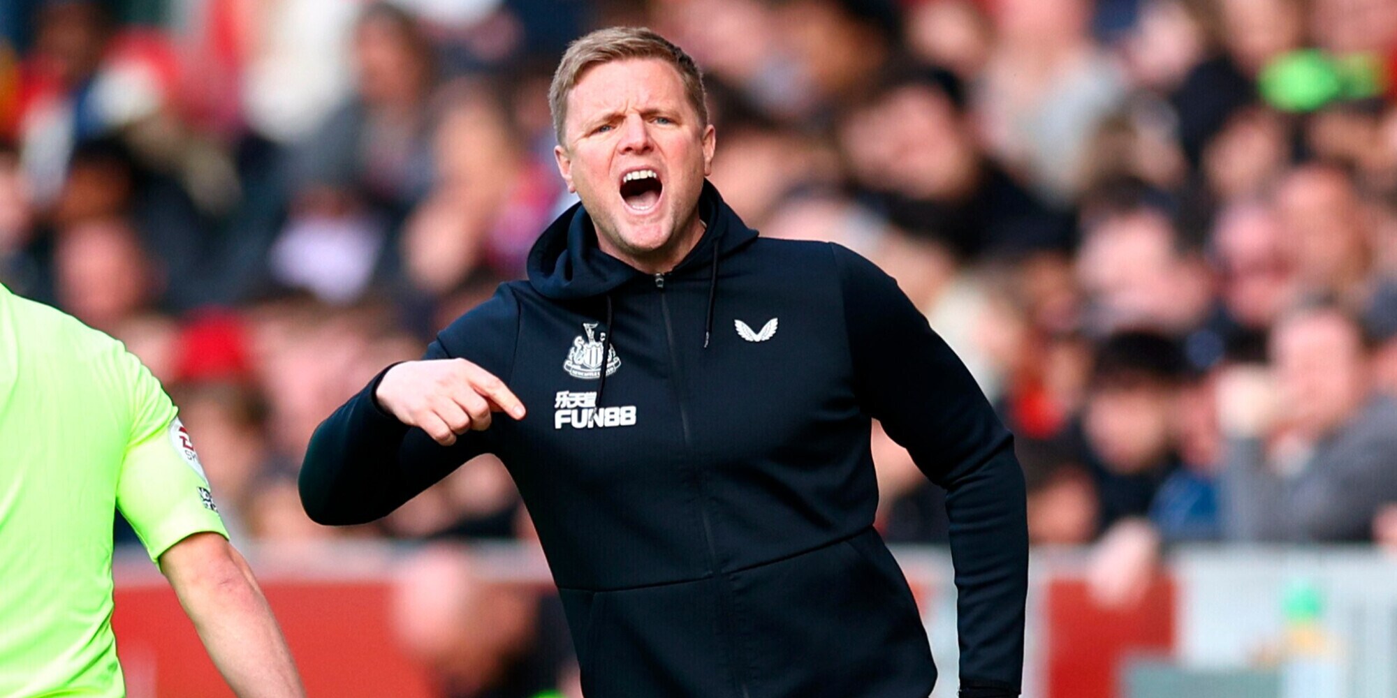 Leeds-Newcastle, Howe aggredito da un tifoso: Daspo a vita