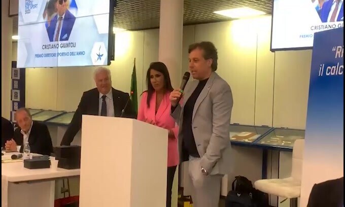 Juve, visita alla Continassa per Giuntoli