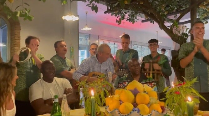 Michael Jordan e Magic Johnson, festa a Capri cantando Modugno