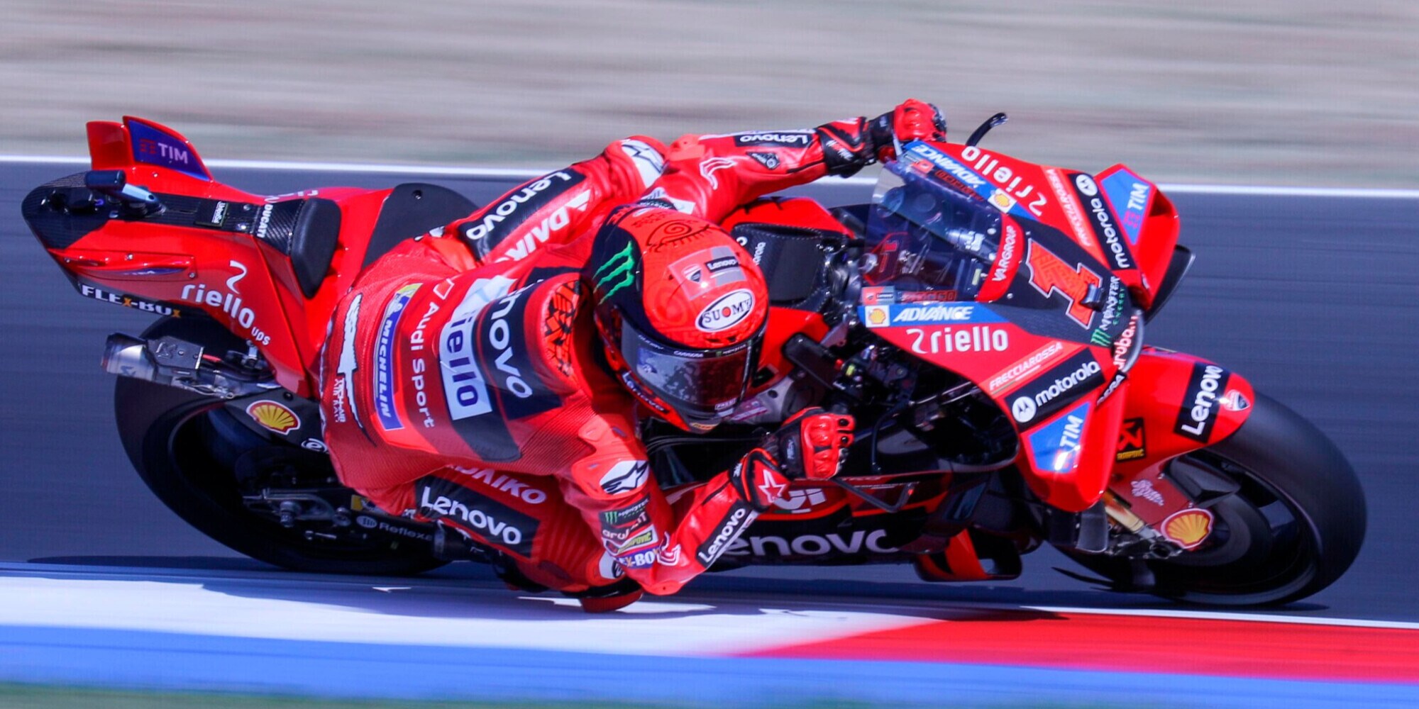 Bagnaia pazzesco: a Misano è dietro solo a Bezzecchi e Martin, Ducati show