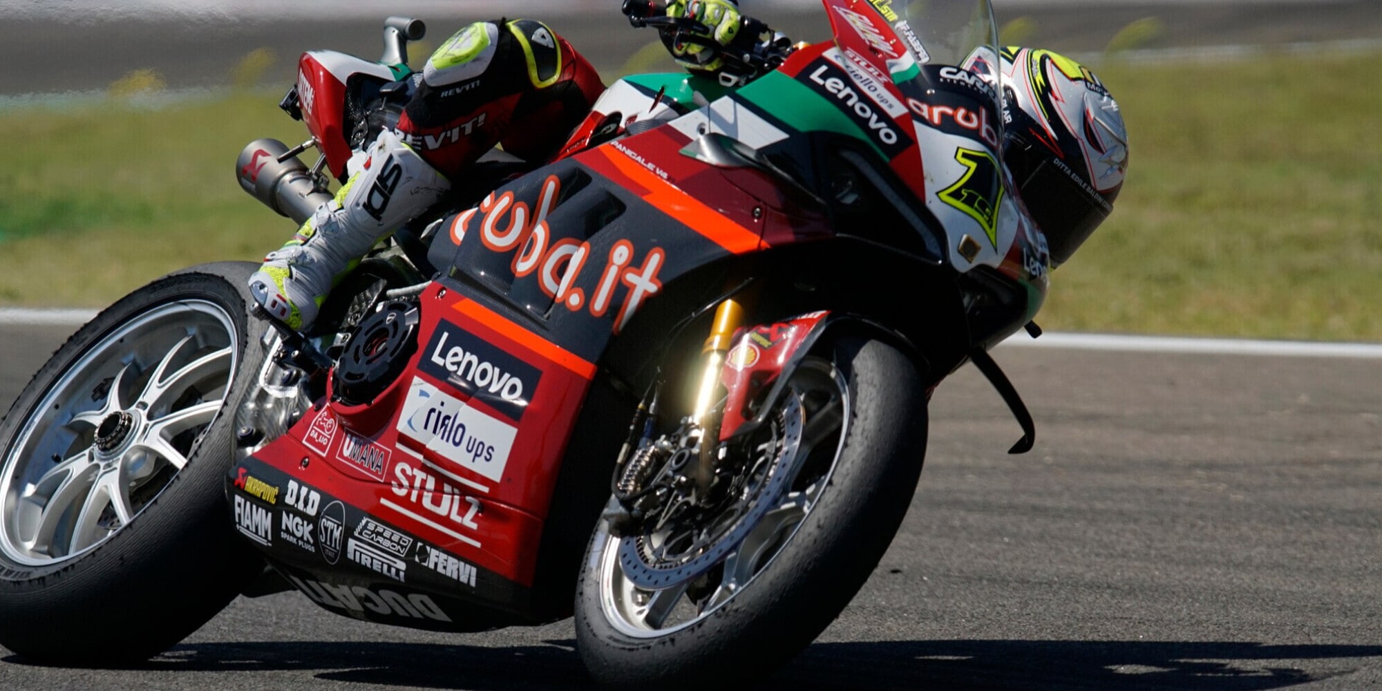 Ducati vince titolo costruttori in Superbike. A Bautista gara-1 a Portimao