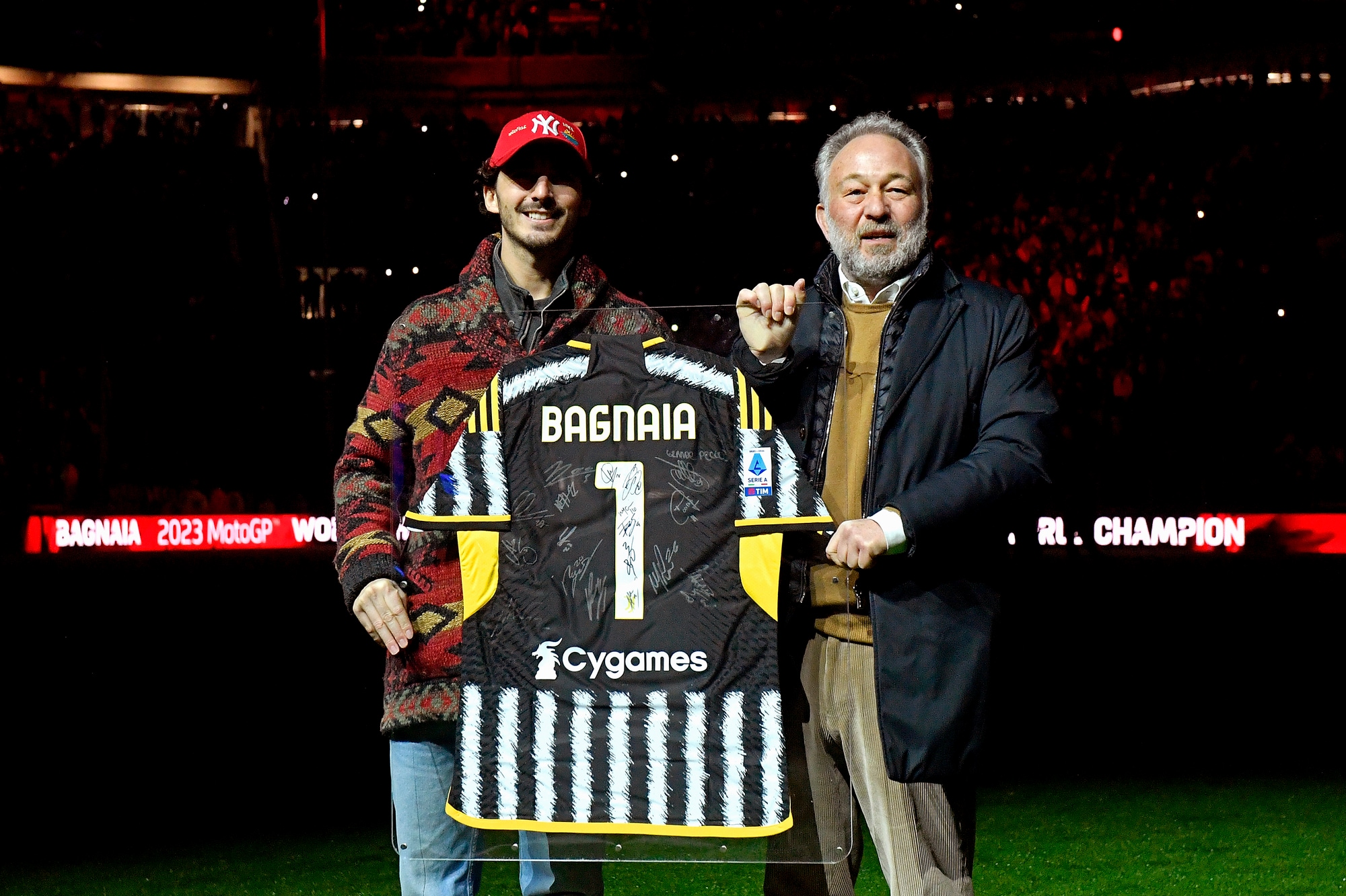 Bagnaia numero 1 Juve: il regalo di Ferrero e le risate con due leggende