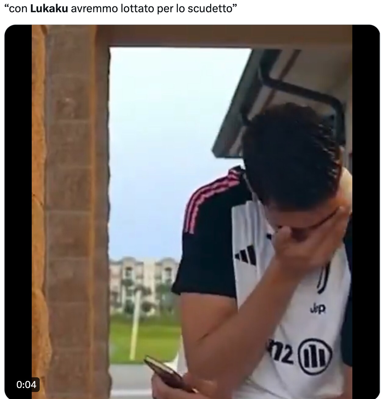 Lukaku flop a San Siro, Vlahovic se la ride: i meme si sprecano