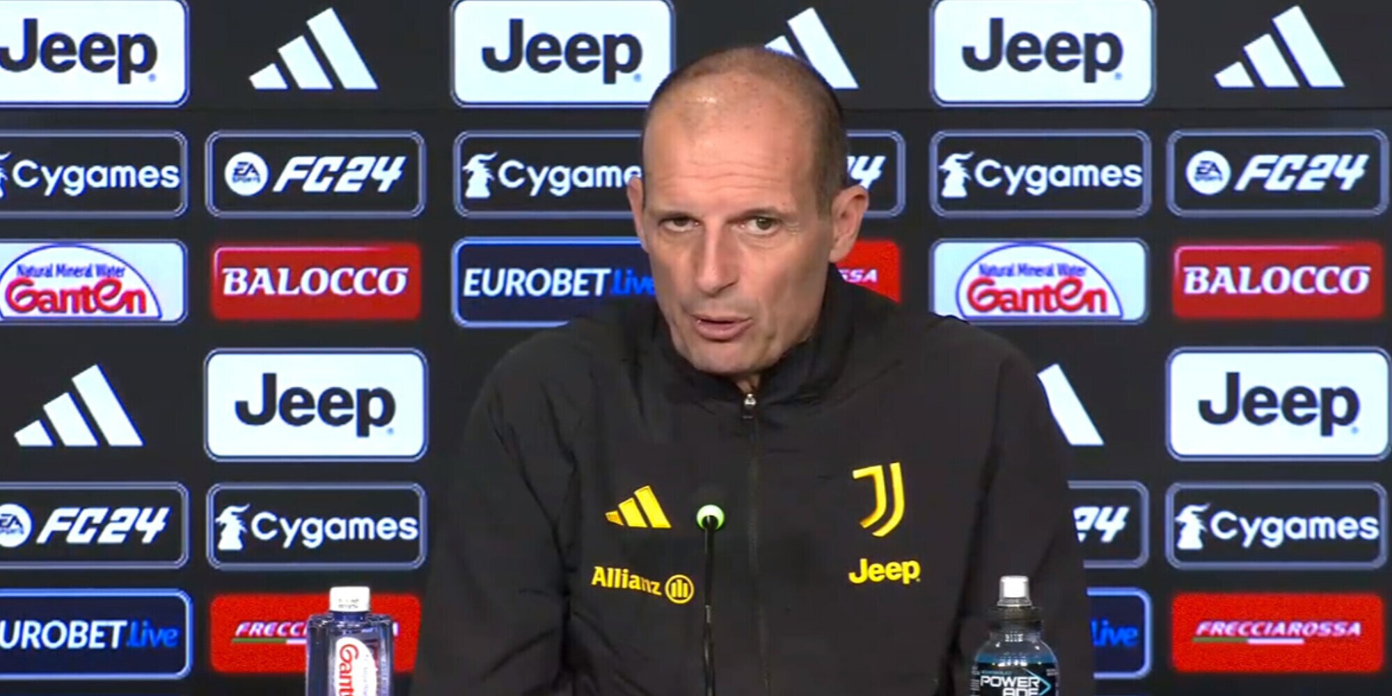 Allegri: "L'Inter deve vincere, la Juve si diverte. Su Bernardeschi..."