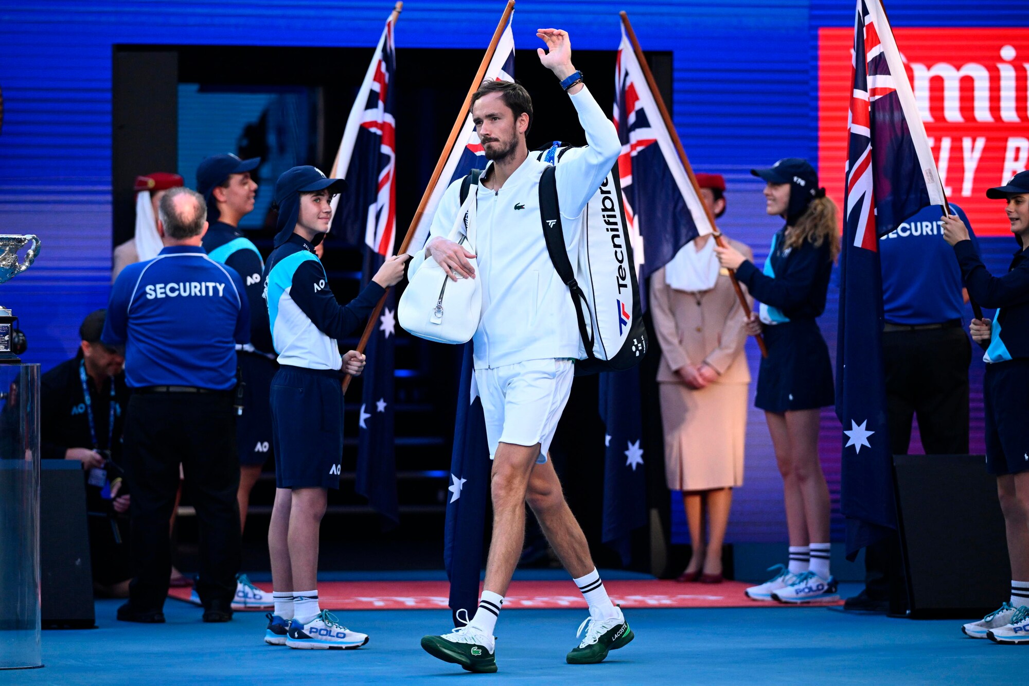 Sinner batte Medvedev sotto gli occhi di Ana de Armas: la finale per ...