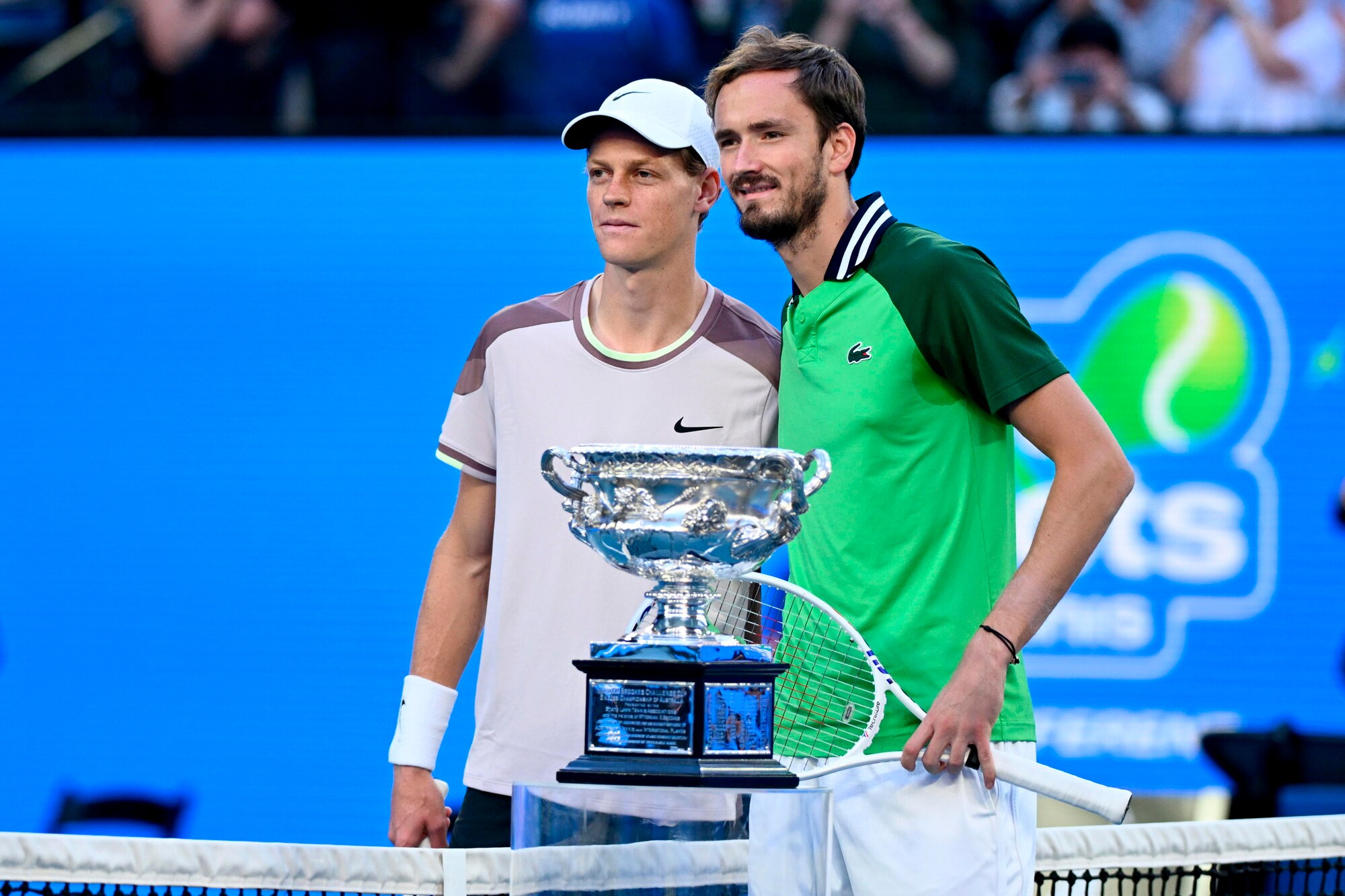 Sinner batte Medvedev sotto gli occhi di Ana de Armas: la finale per ...