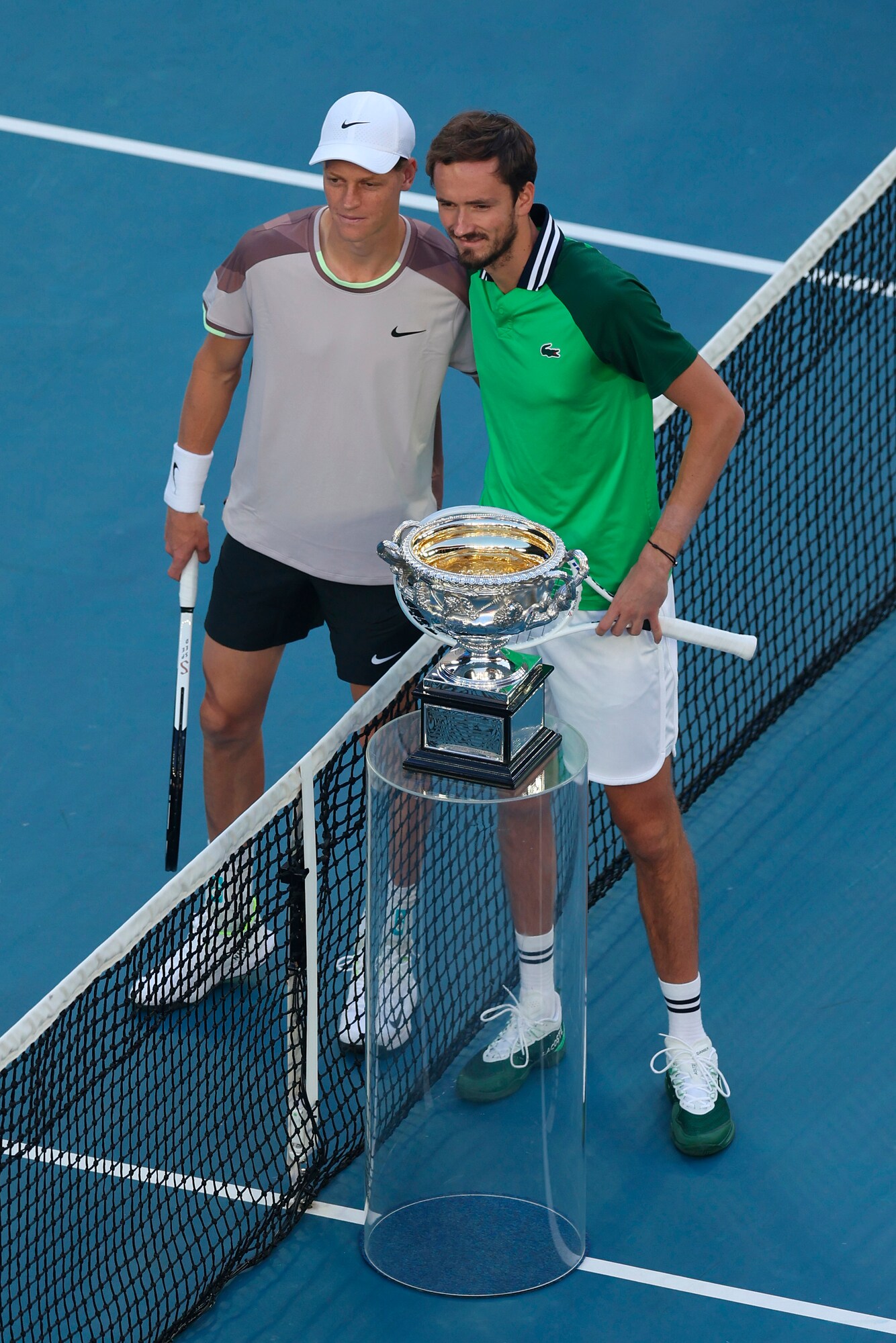 Sinner batte Medvedev sotto gli occhi di Ana de Armas: la finale per ...