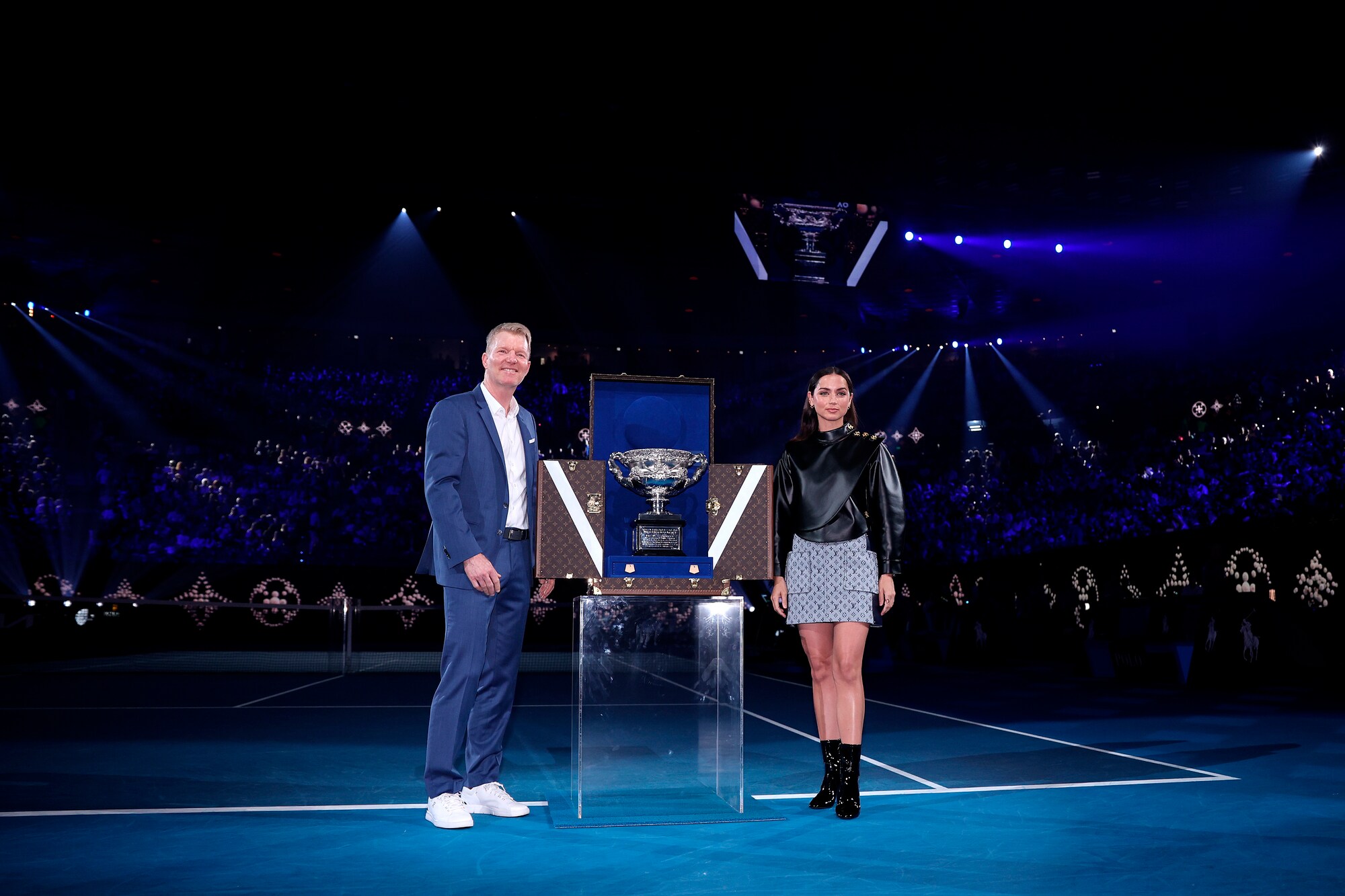 Sinner batte Medvedev sotto gli occhi di Ana de Armas: la finale per ...