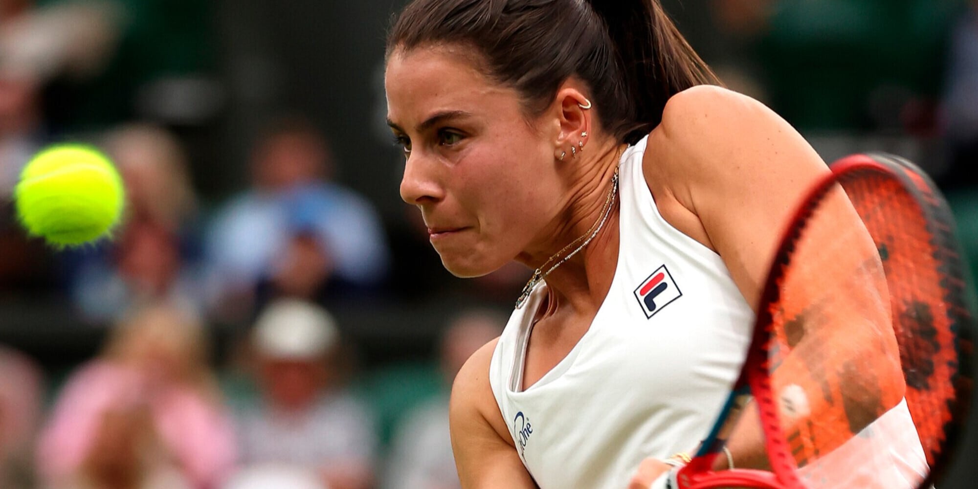 Emma, la tennista miliardaria a Wimbledon: più ricca di tutti i top player