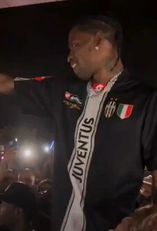 Travis Scott ci ha preso gusto: nuovo live in maglia Juve