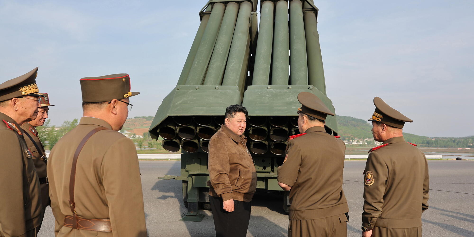 Corea Nord, Kim Jong Un supervisiona test lanciarazzi multiplo