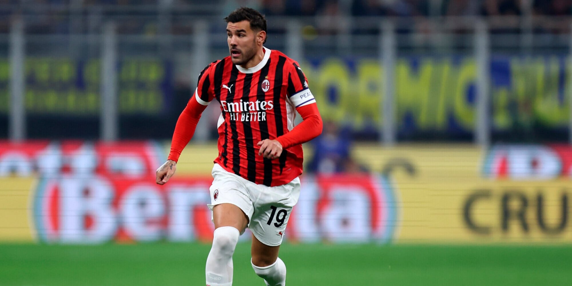 “Theo Hernandez vuole restare a lungo nel Milan”: parla l’agente