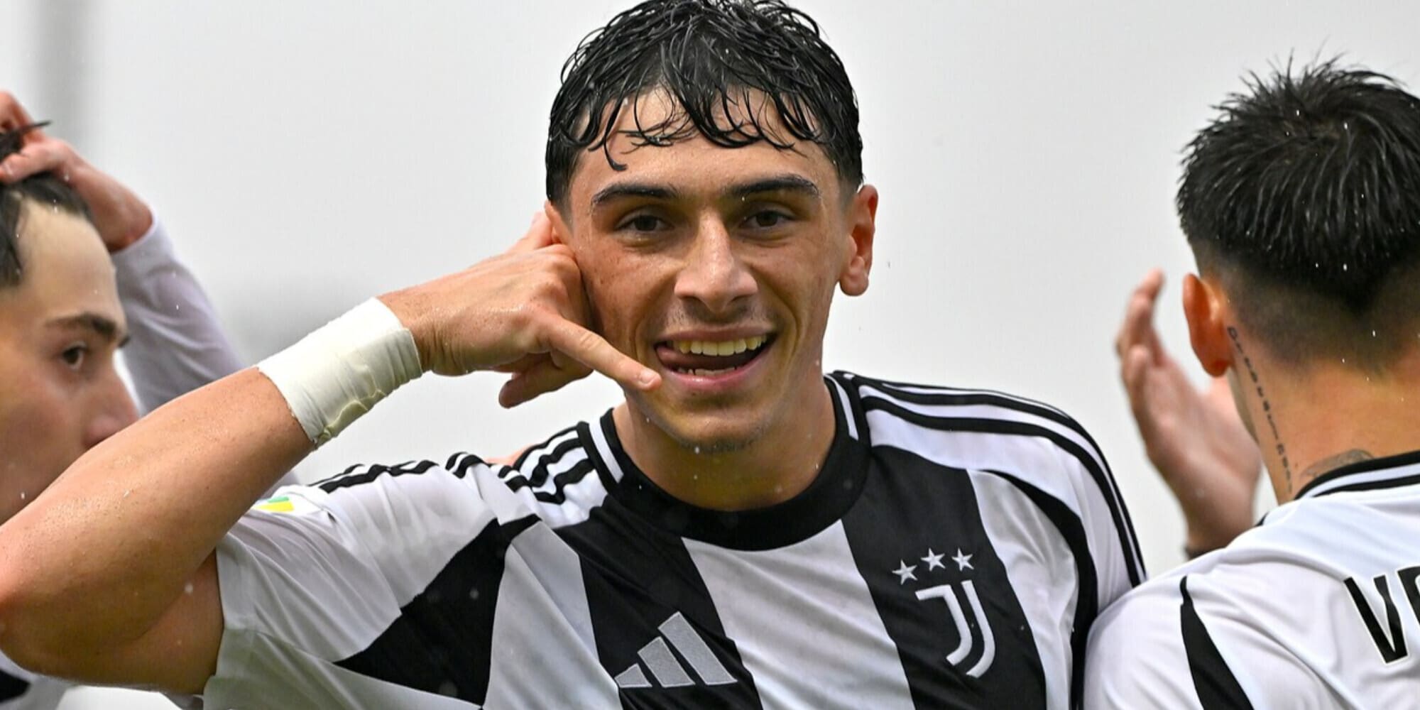 Pugno, la chiamata della Juve e l’esultanza iconica: il bomber di ...